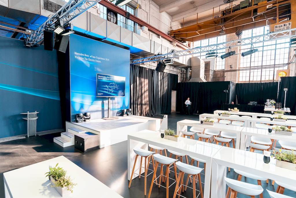 Show Room - Standout