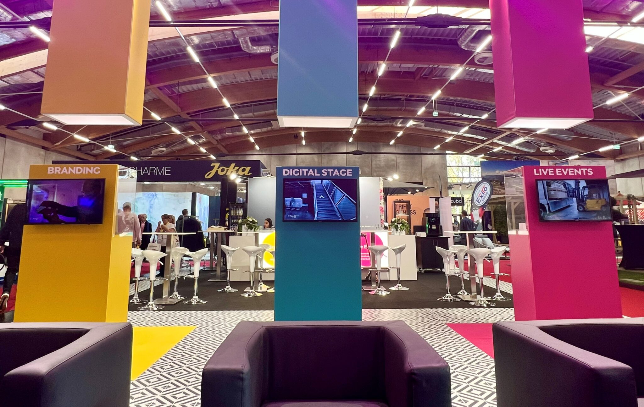 Hybrid Stages – Standout